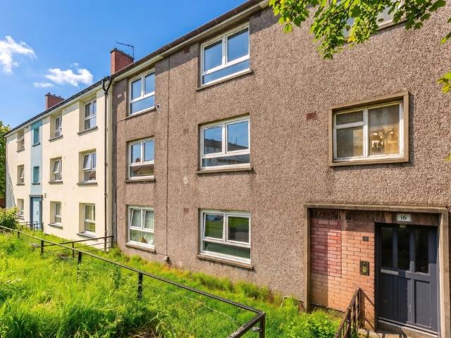 3 bedroom flat for sale