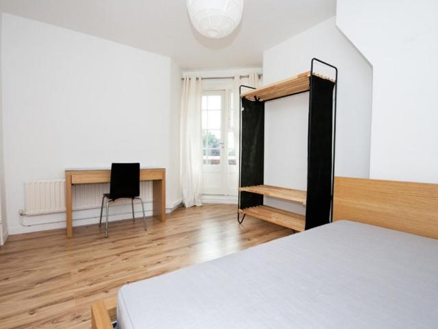 3 bedroom flat for sale