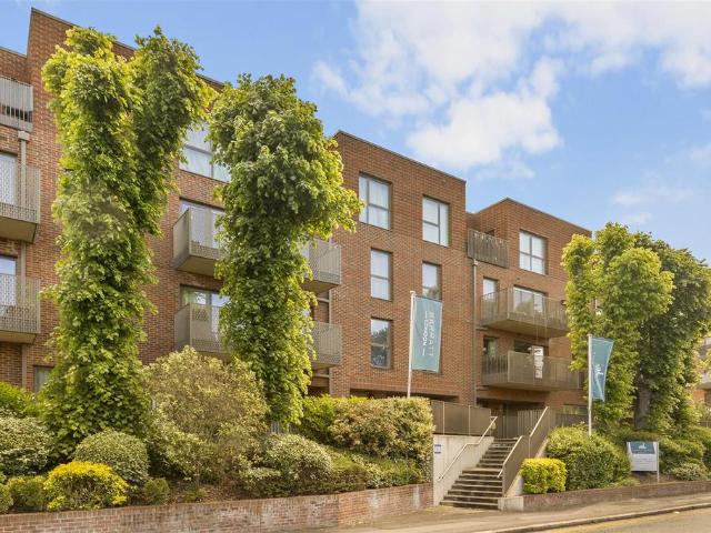 3 bedroom flat for sale