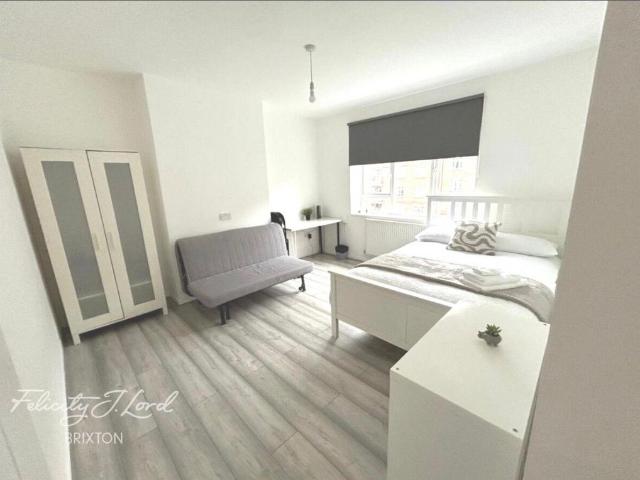 3 bedroom flat for sale