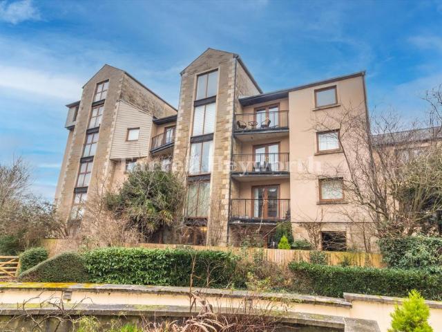 3 bedroom flat for sale