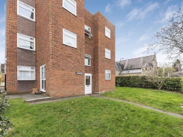 3 bedroom flat for sale