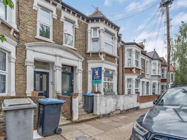 3 bedroom flat for sale