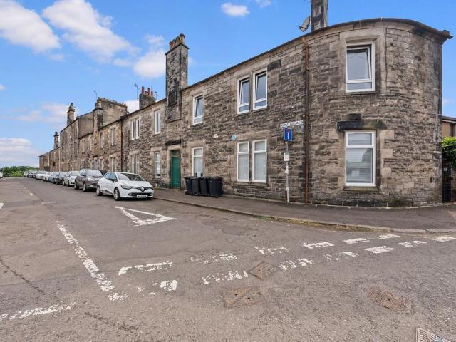 3 bedroom flat for sale