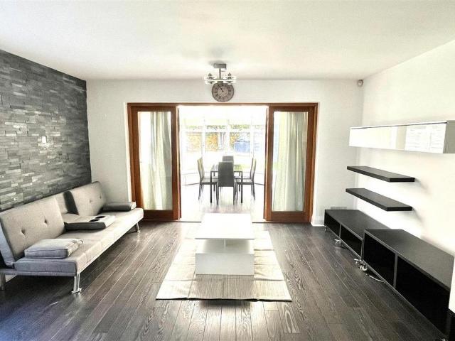 3 bedroom flat for sale