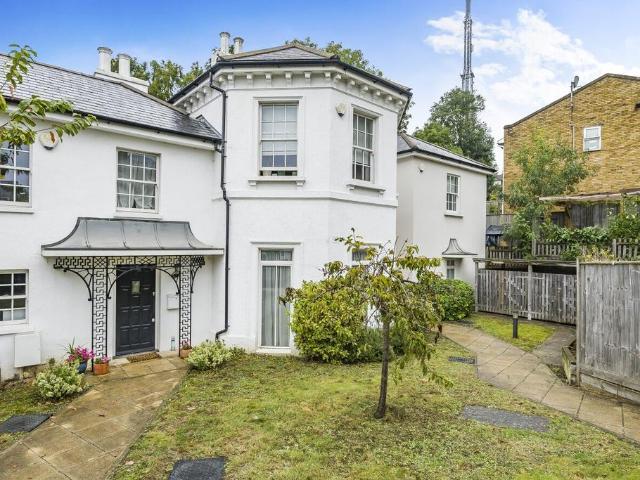3 bedroom flat for sale