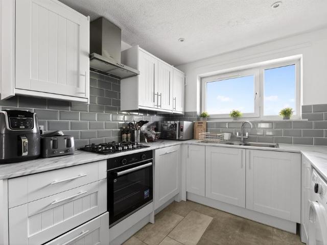4 bedroom flat for sale