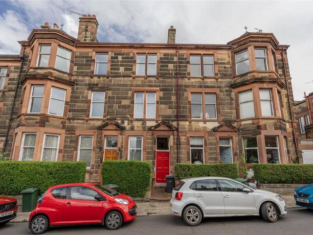 3 bedroom flat for sale