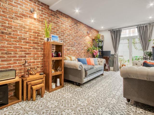 3 bedroom flat for sale