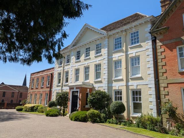 3 bedroom flat for sale