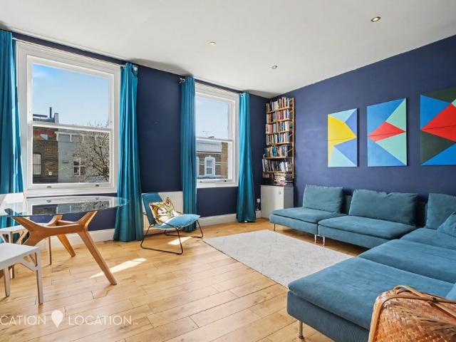 3 bedroom flat for sale