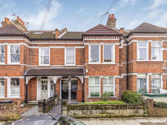 3 bedroom flat for sale