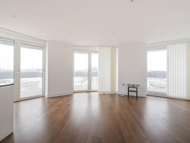3 bedroom flat for sale