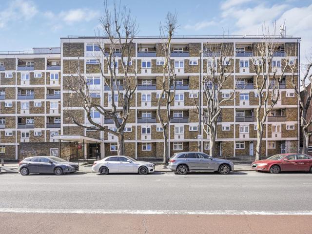 3 bedroom flat for sale