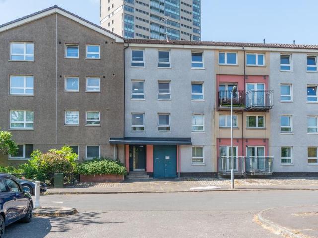 3 bedroom flat for sale