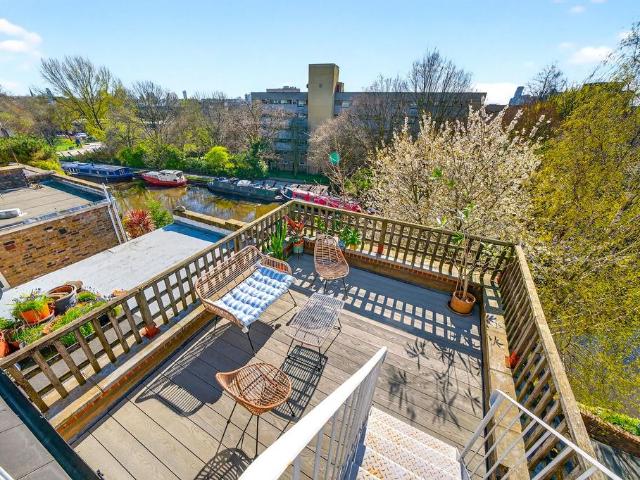 3 bedroom flat for sale