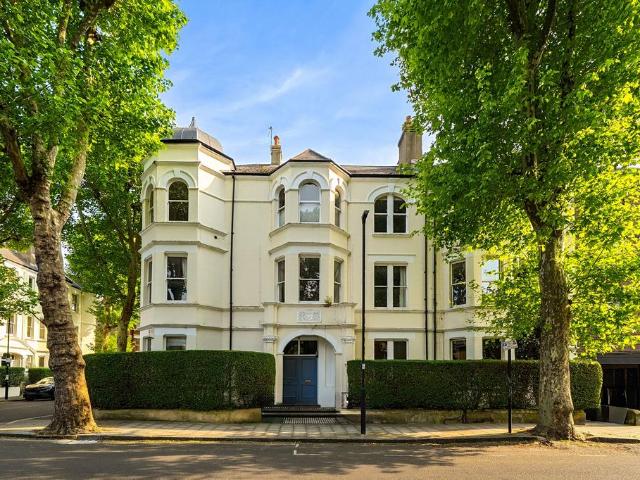 3 bedroom flat for sale