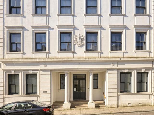 3 bedroom flat for sale
