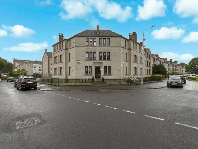 3 bedroom flat for sale