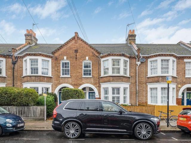3 bedroom flat for sale