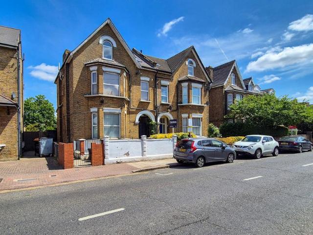 3 bedroom flat for sale