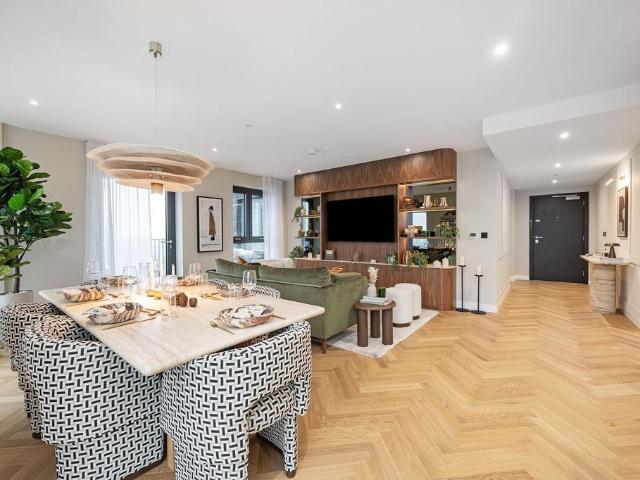 3 bedroom flat for sale
