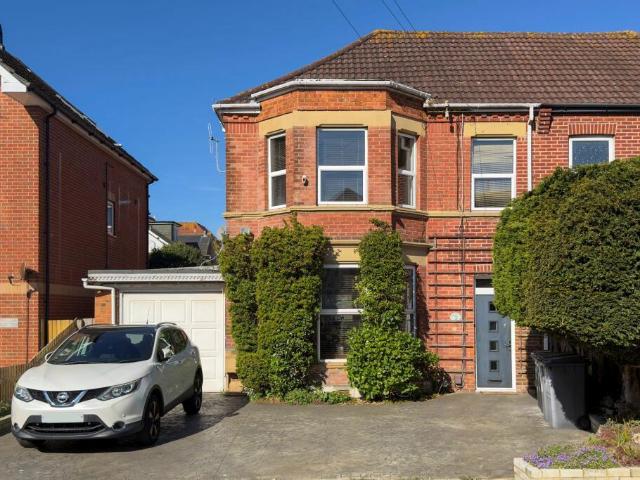 3 bedroom flat for sale