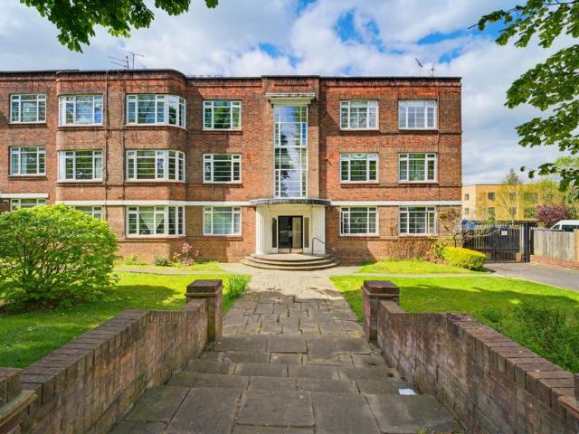 3 bedroom flat for sale