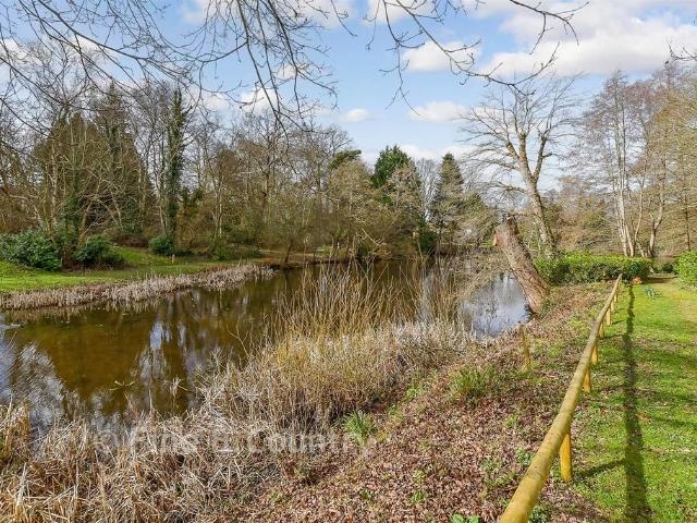 3 bedroom flat for sale