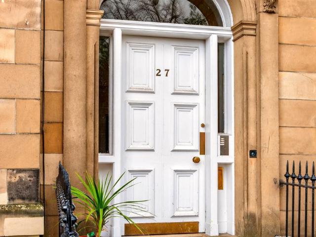 3 bedroom flat for sale