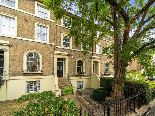3 bedroom flat for sale