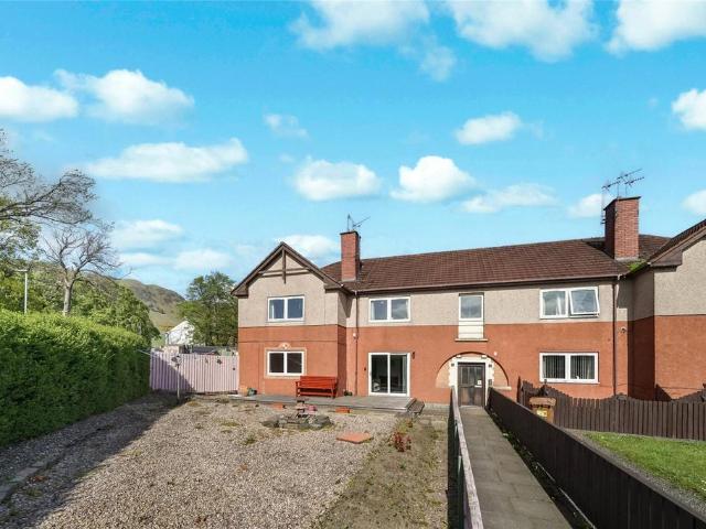 3 bedroom flat for sale