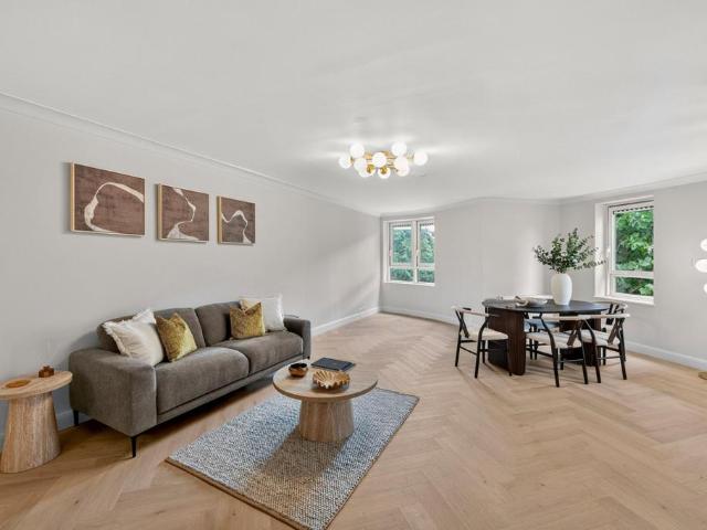 3 bedroom flat for sale