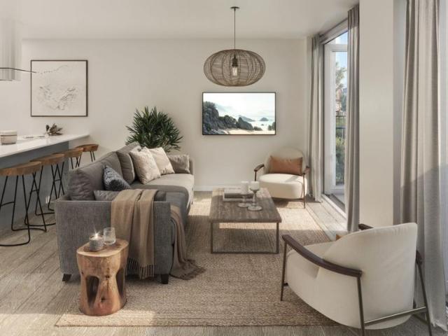 3 bedroom flat for sale