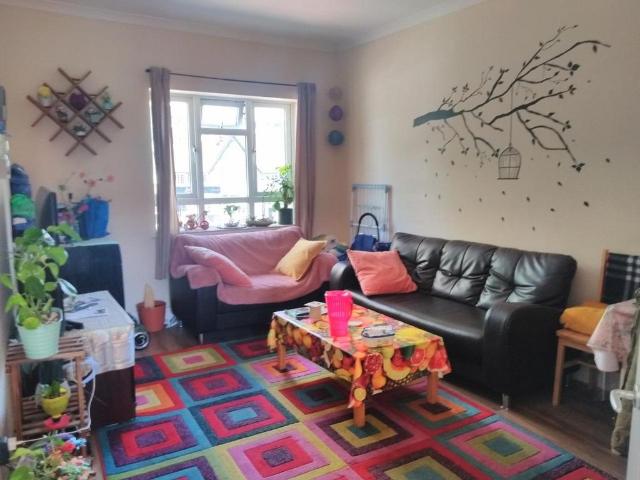 3 bedroom flat for sale