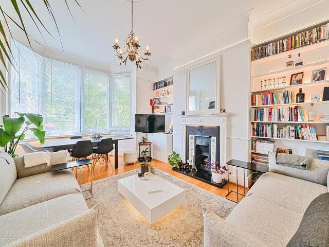 3 bedroom flat for sale