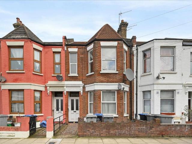 3 bedroom flat for sale