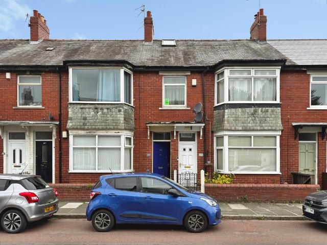 3 bedroom flat for sale