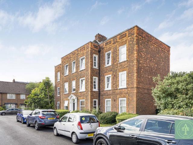 3 bedroom flat for sale