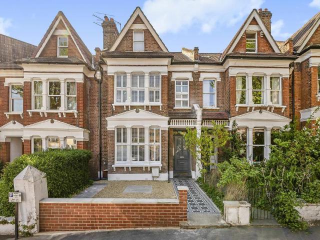3 bedroom flat for sale
