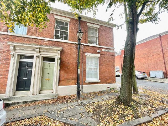 3 bedroom flat for sale