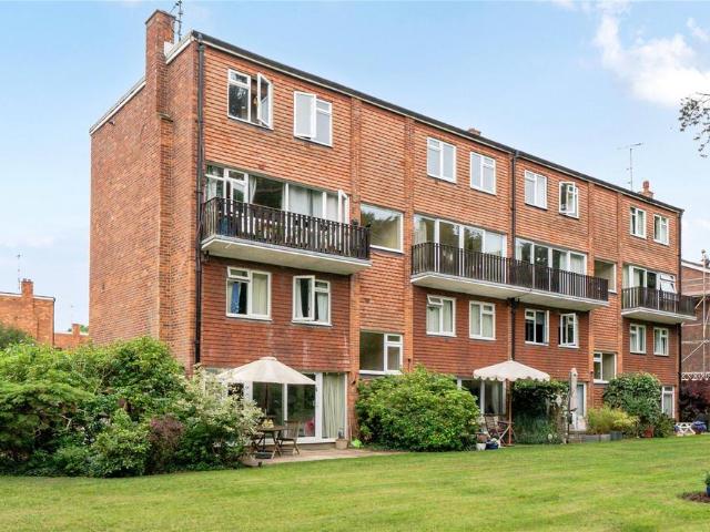 3 bedroom flat for sale
