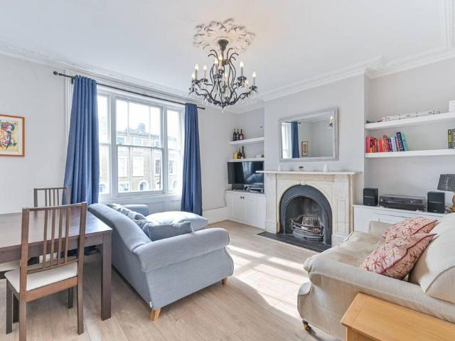 3 bedroom flat for sale
