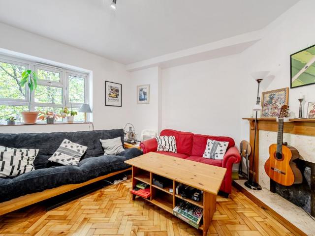 3 bedroom flat for sale