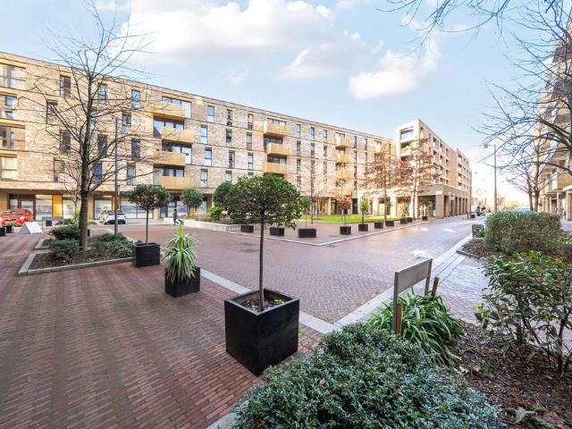 3 bedroom flat for sale