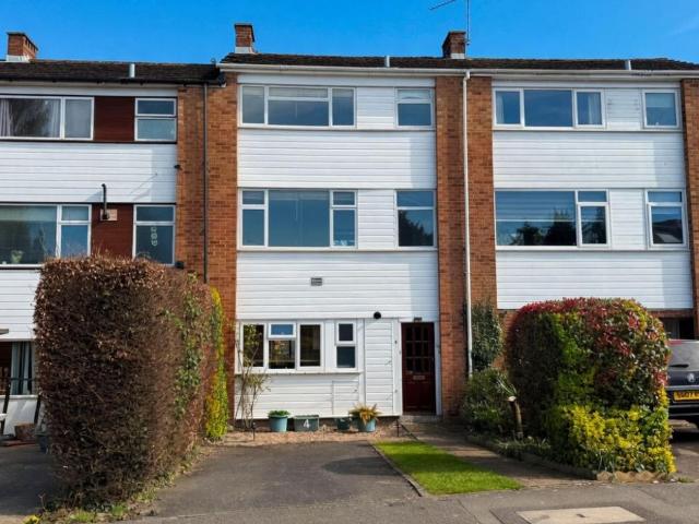 3 bedroom flat for sale