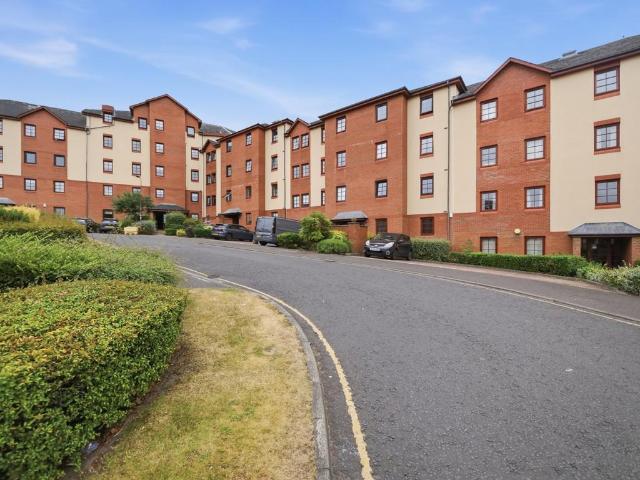 3 bedroom flat for sale