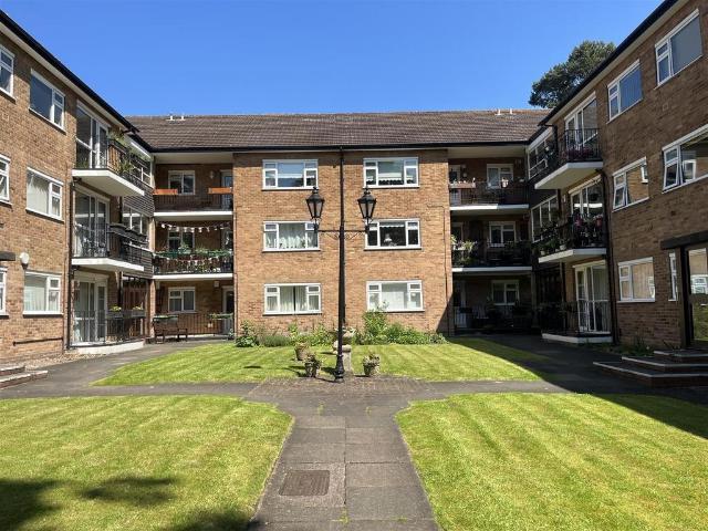 3 bedroom flat for sale