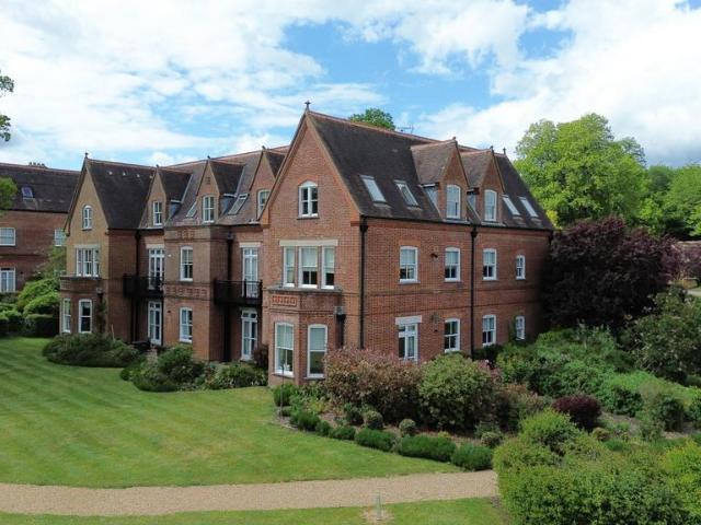 3 bedroom flat for sale