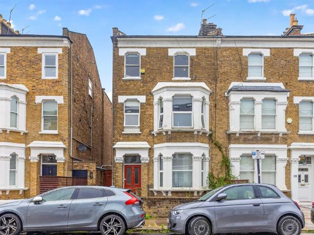 3 bedroom flat for sale